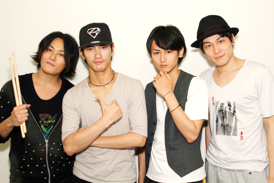 STRAIGHT ROCK PLAY『4STRIKE』密着☆特集｜ビジュアルボーイ